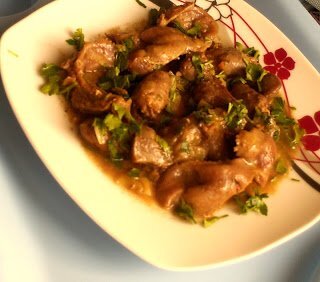 Rețetă de pipote și inimi cu ceapă