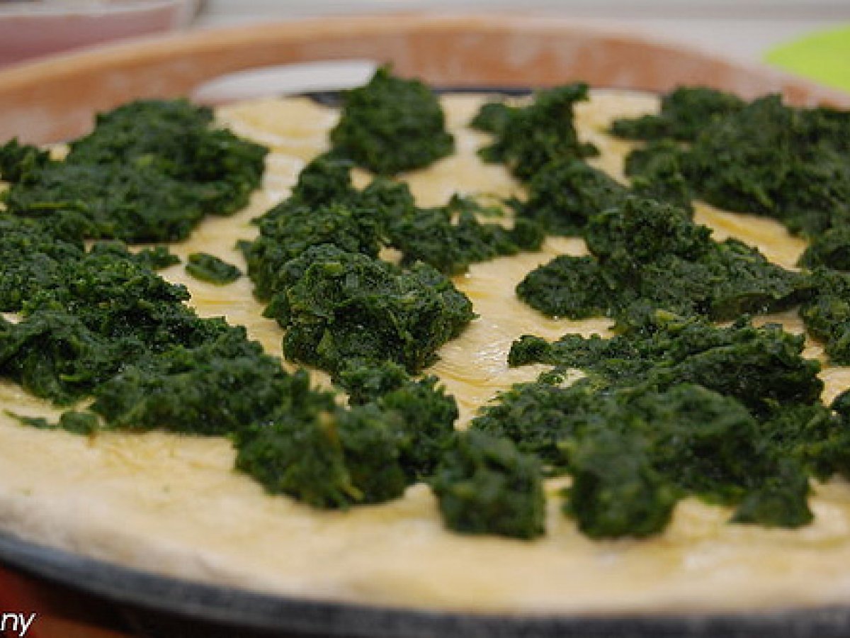 Pizza cu spanac si ricotta - Rețetă Petitchef