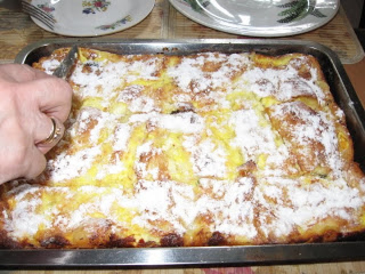 Rețetă de plăcintă cu brânză dulce și stafide