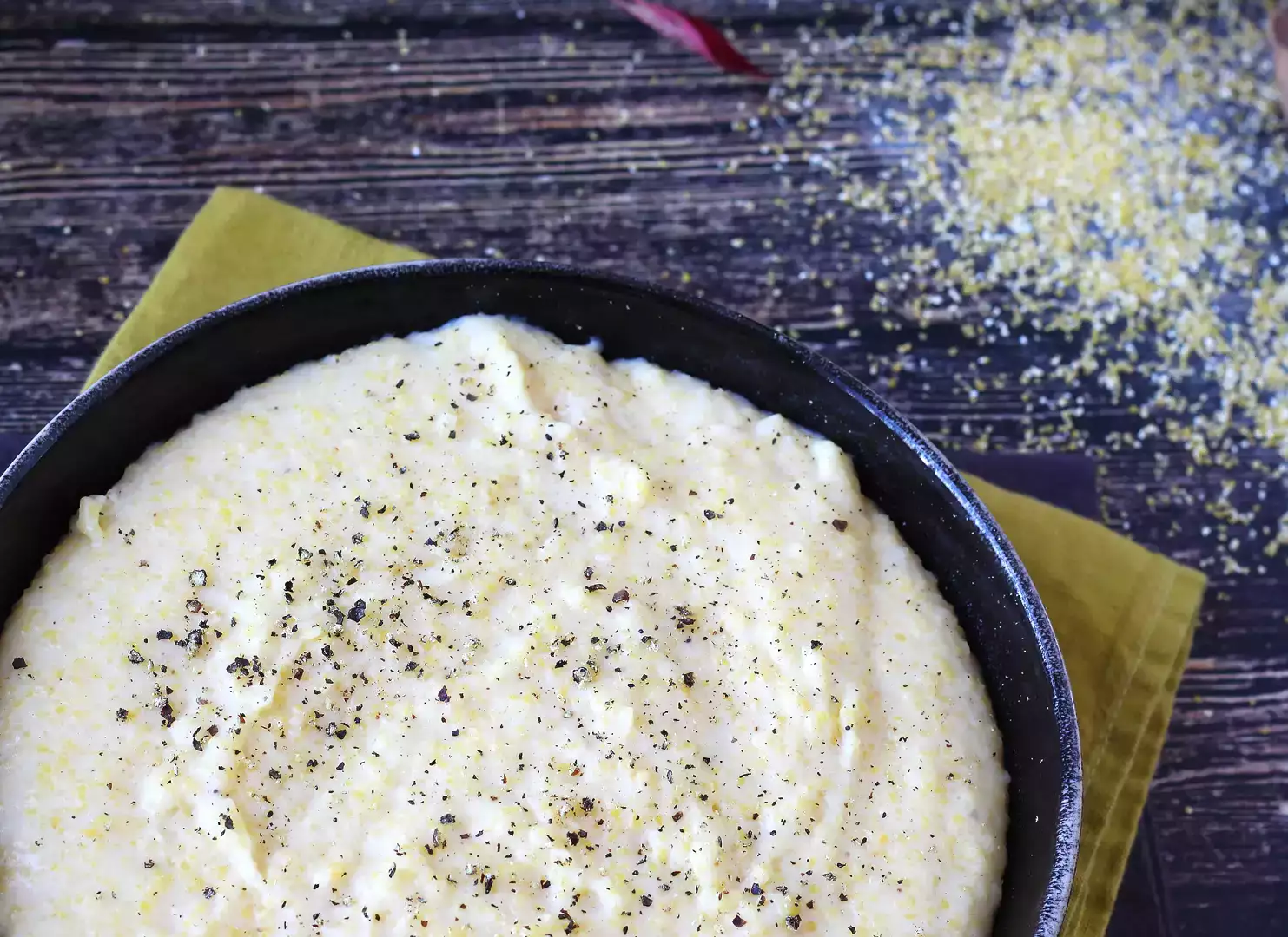 Polenta cremoasă perfectă: rețetă ușoară pentru o mâncare moale și gustoasă