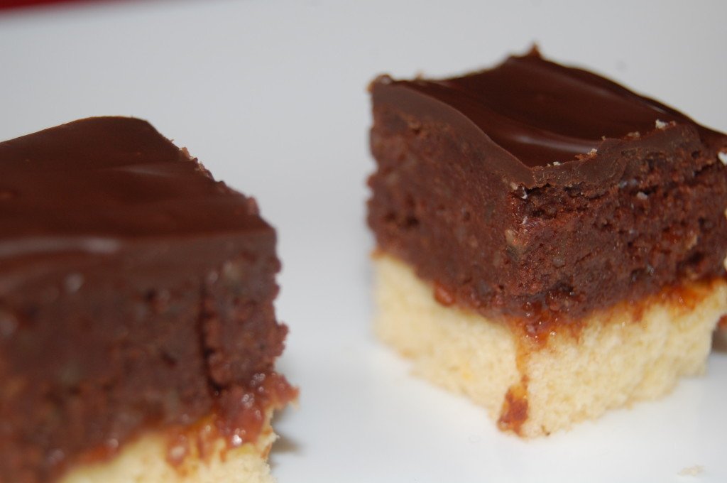 Prajitura cu biscuiti si gem - Rețetă Petitchef