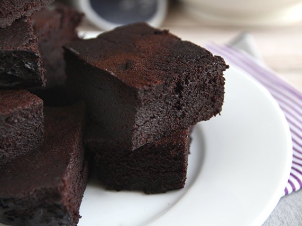 Rețetă prăjitură ciocolată fără ouă, la microunde