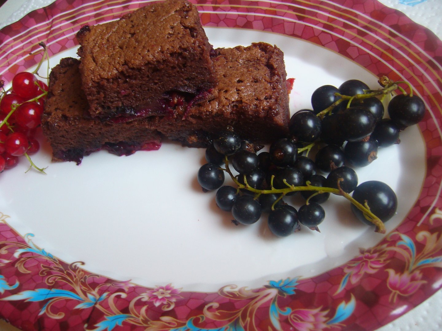 Prajitura cu coacaze si ciocolata - Rețetă Petitchef