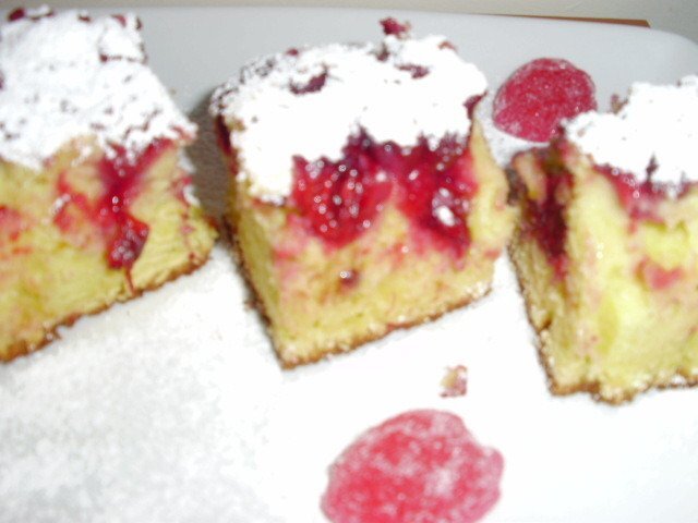 Prajitura delicioasa cu visine- marca laura sava