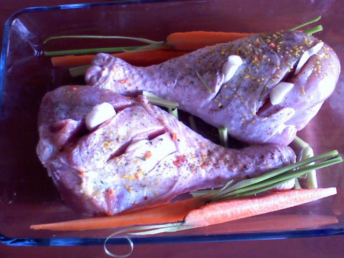 Rețetă de pulpe de curcan la cuptor cu usturoi