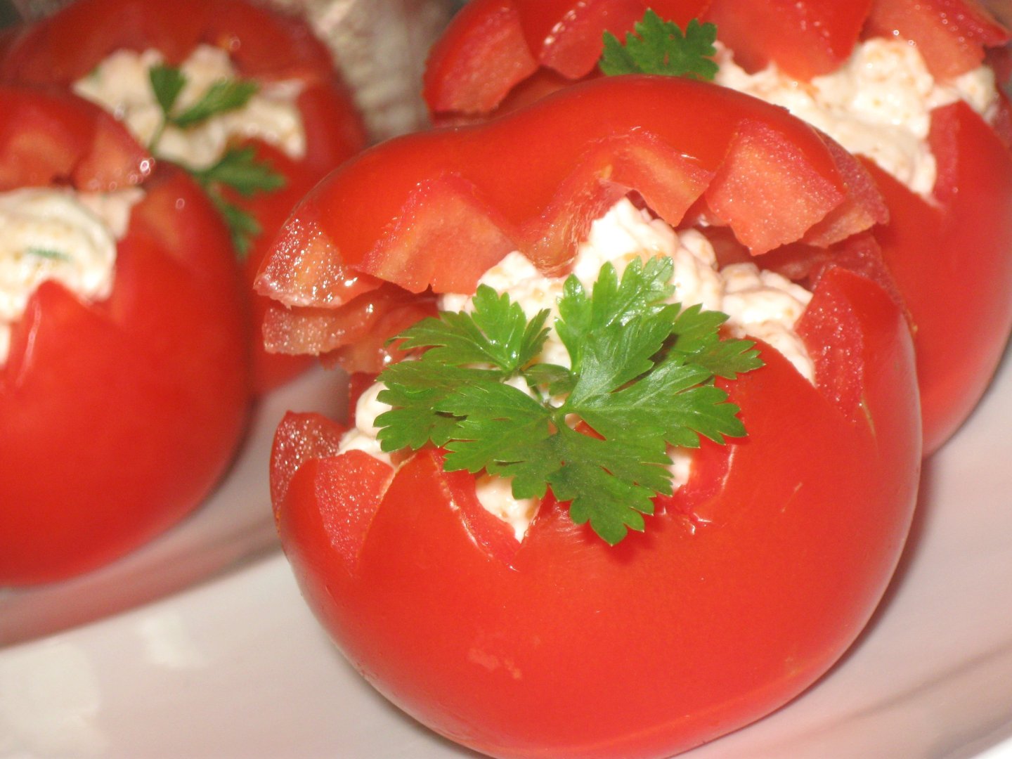 Rețetă roșii umplute cu salată de icre afumate