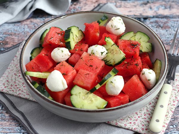 Salata de pepene si castravete - Rețetă Petitchef