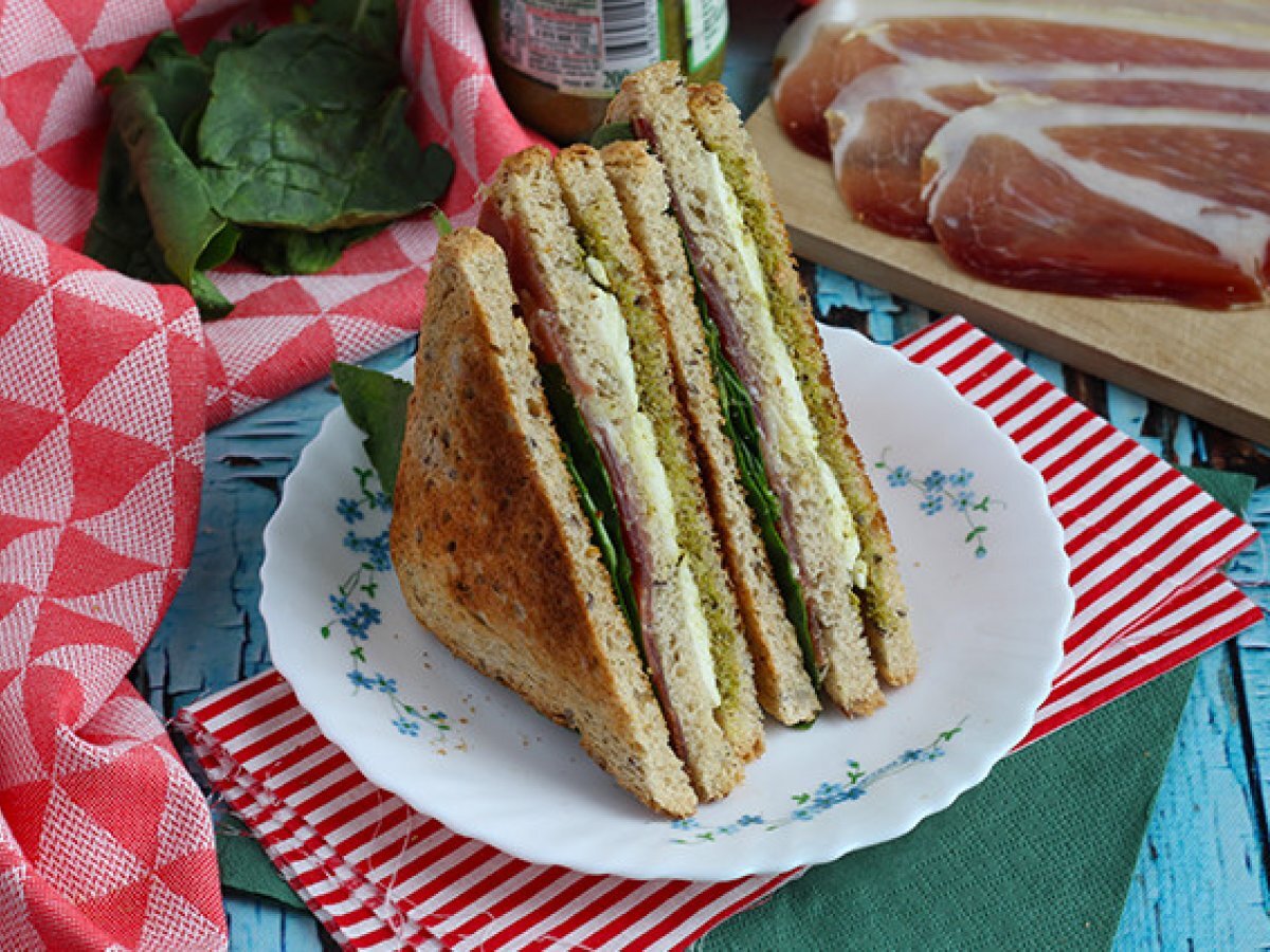 Sandwich club italian - Rețetă Petitchef