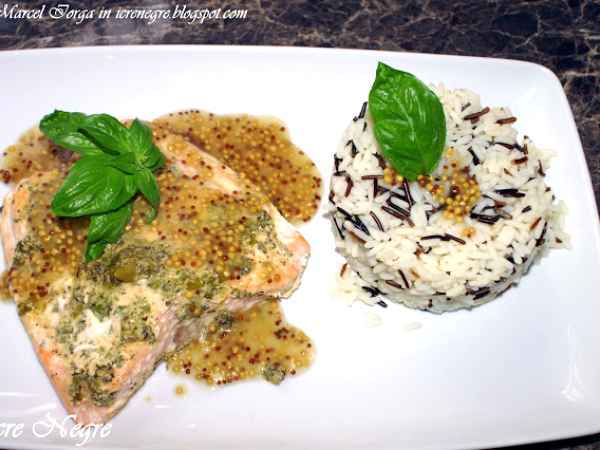 Somon in crusta cu sos de mustar frantuzesc - Rețetă Petitchef