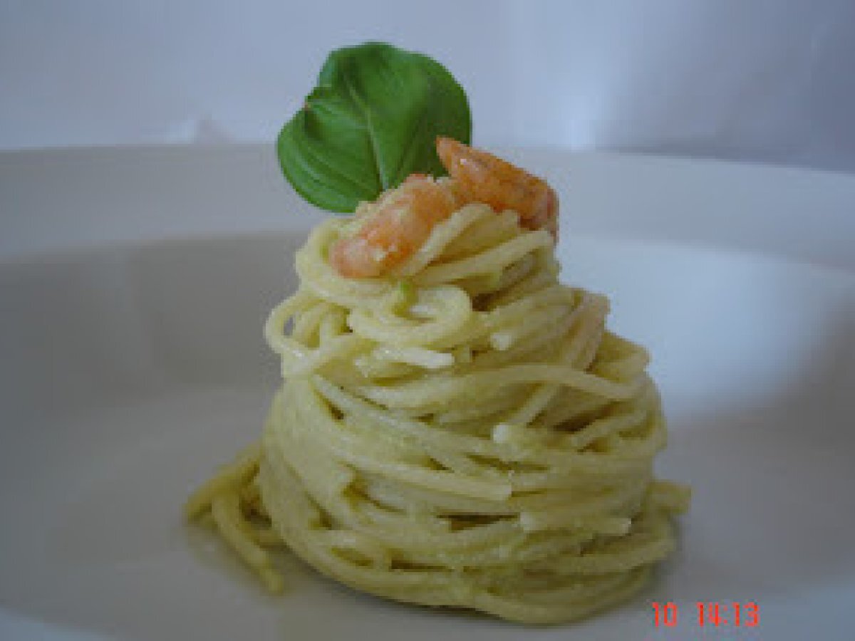Rețetă spaghete cu avocado și creveti sănătoase