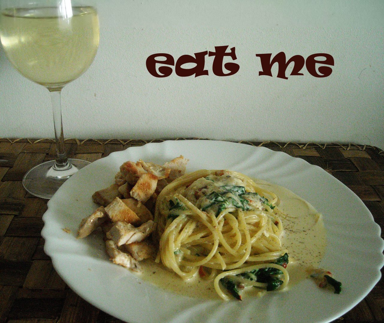 Rețetă spaghete cu sos alb și piept de pui cu leurdă