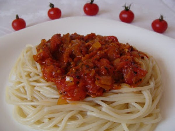 Spaghete cu sos de rosii - Rețetă Petitchef