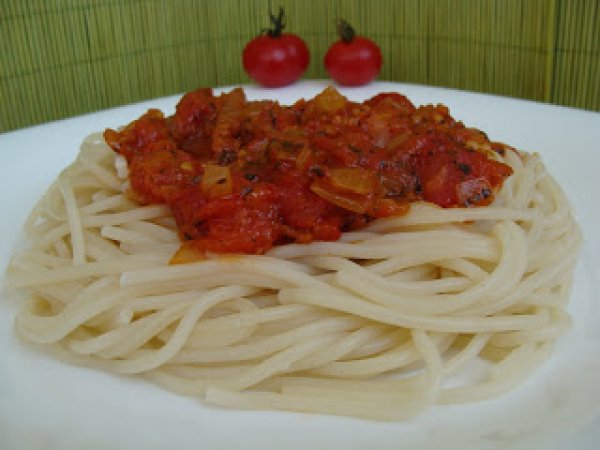 Spaghete cu sos de rosii - Rețetă Petitchef