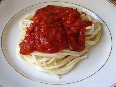 Spaghetti cu sos de rosii - Rețetă Petitchef