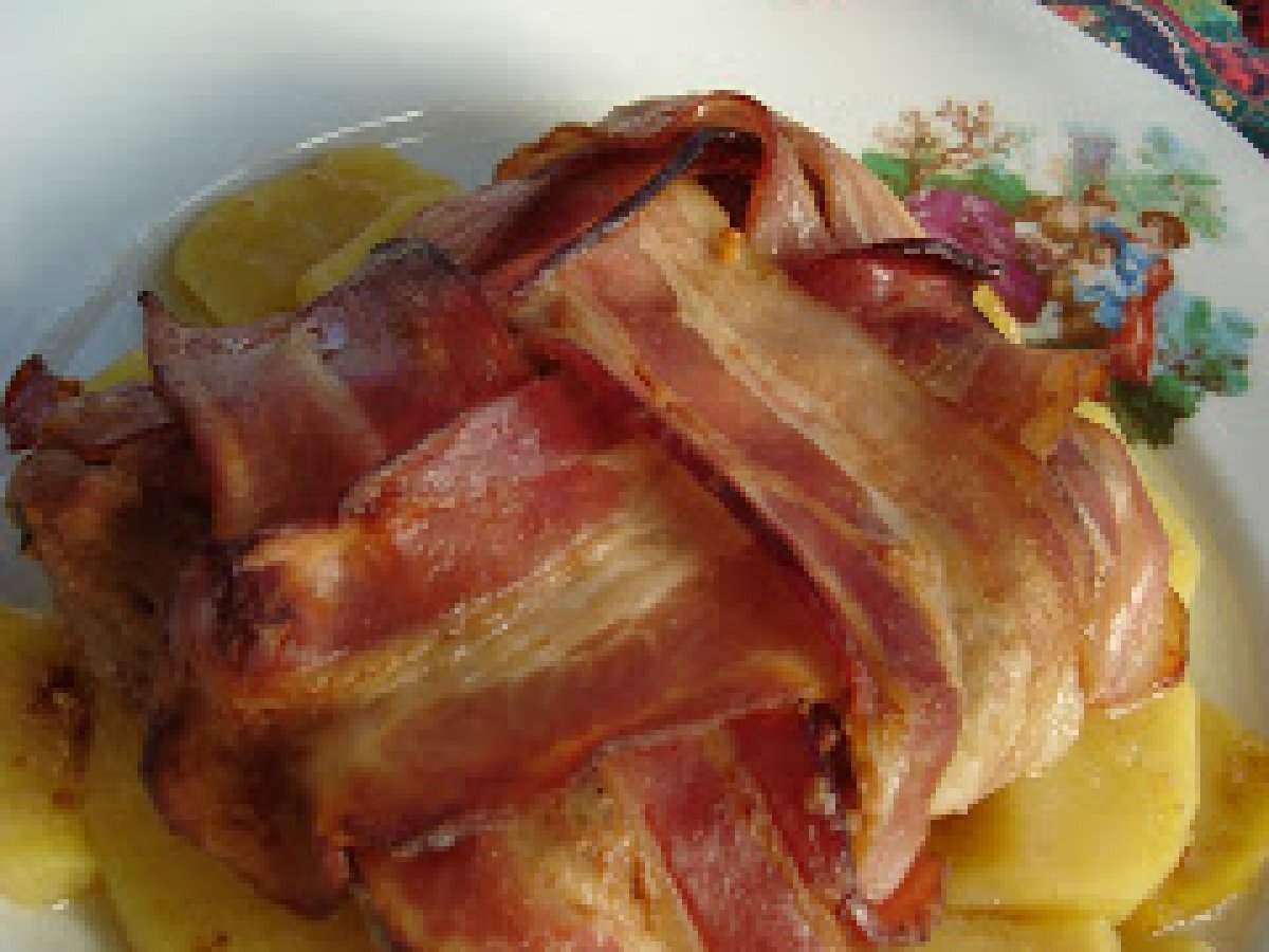 Rețetă de spată de porc cu bacon impletit