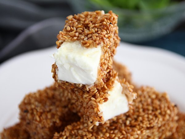 Rețetă sticksuri cu feta și susan