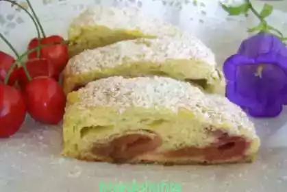 Rețetă simplă de strudel cu cireșe sau vișine delicios