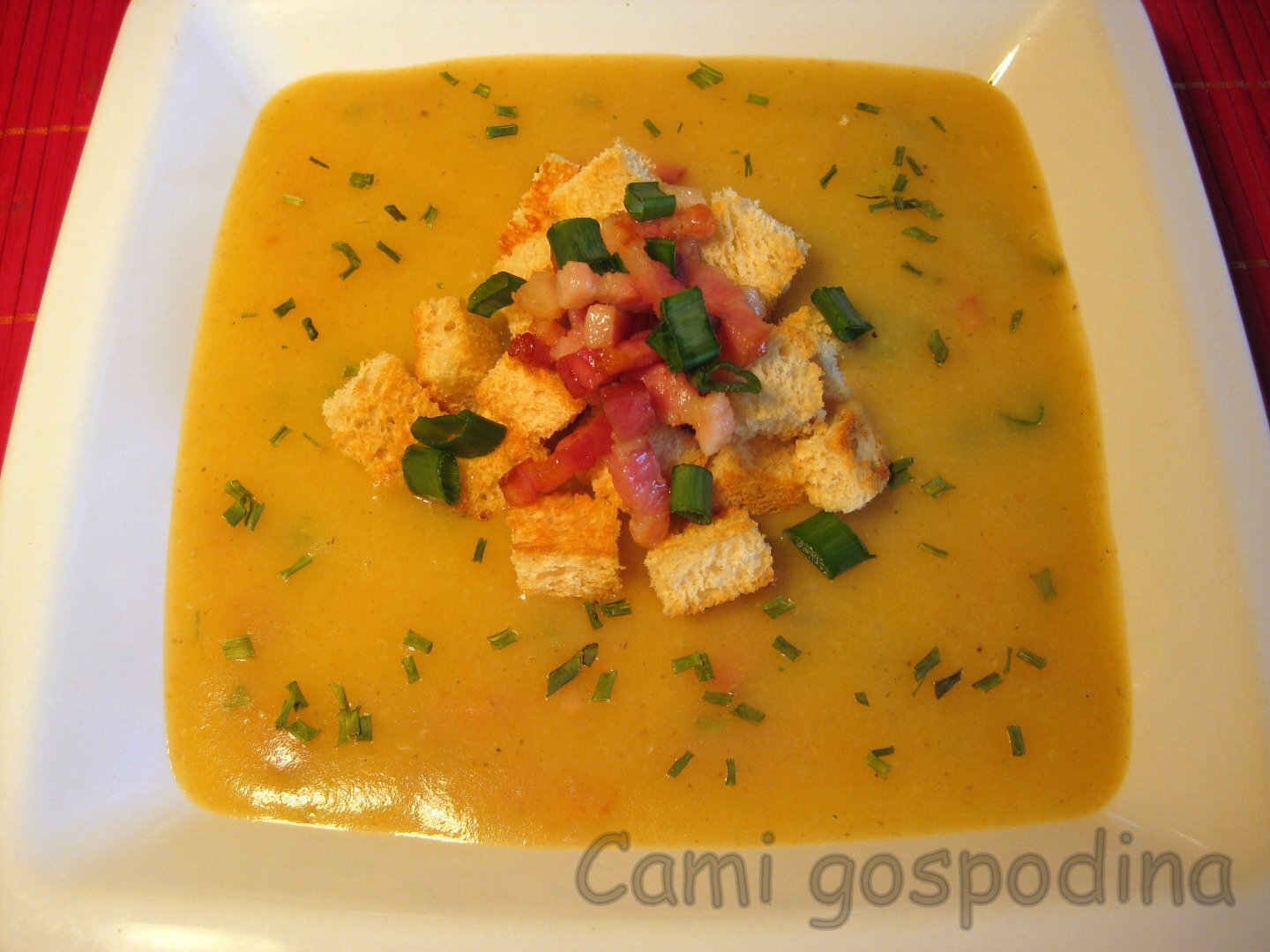 Rețetă supă cremă de cartofi cu bacon delicioasă