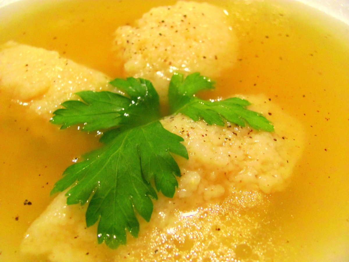 Rețetă supă de găină cu găluște delicioase și simple