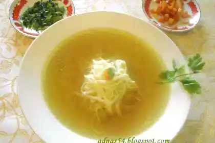Rețetă supă de găină cu tăiței - simplă și delicioasă