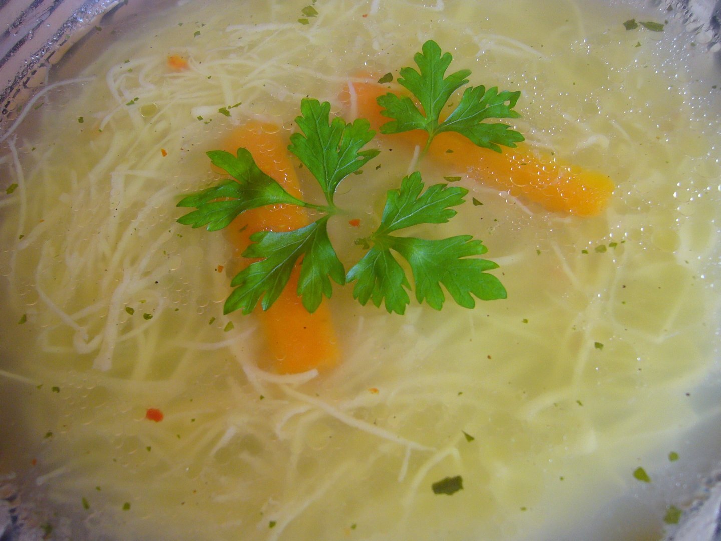 Supa de pui cu taitei de casa