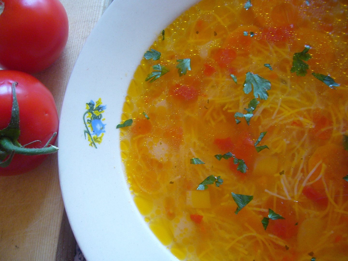 Rețetă supă de roșii cu tăiței subțiri, simplă și delicioasă