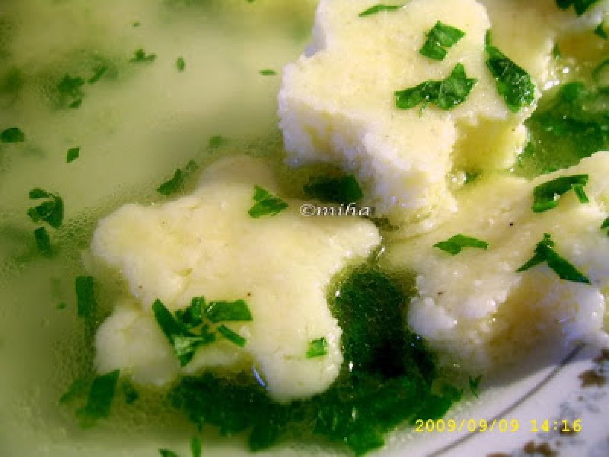 Supa imperiala cu galuste - Rețetă Petitchef