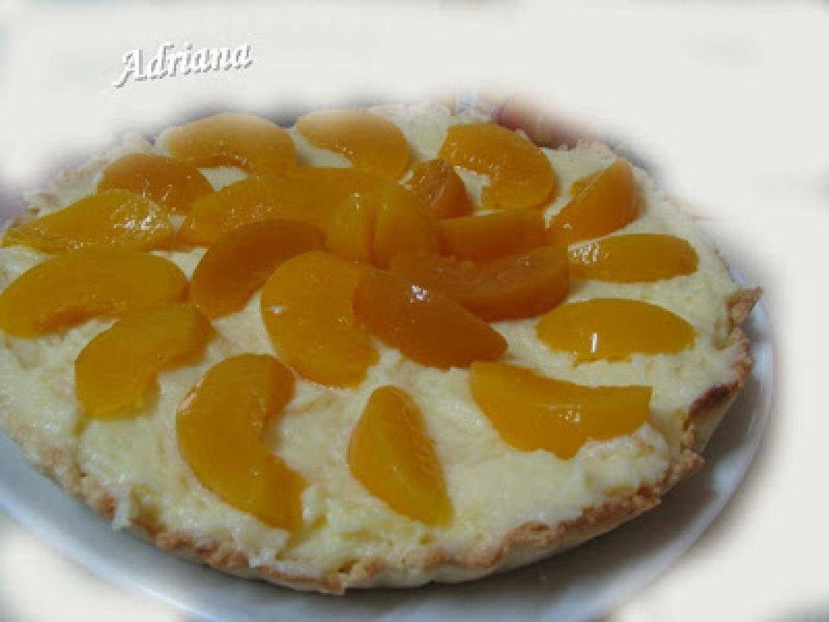 Tarta cu crema de cremsnit si piersici - Rețetă Petitchef