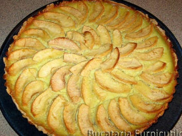 Rețetă de tartă cu mere simplă și delicioasă