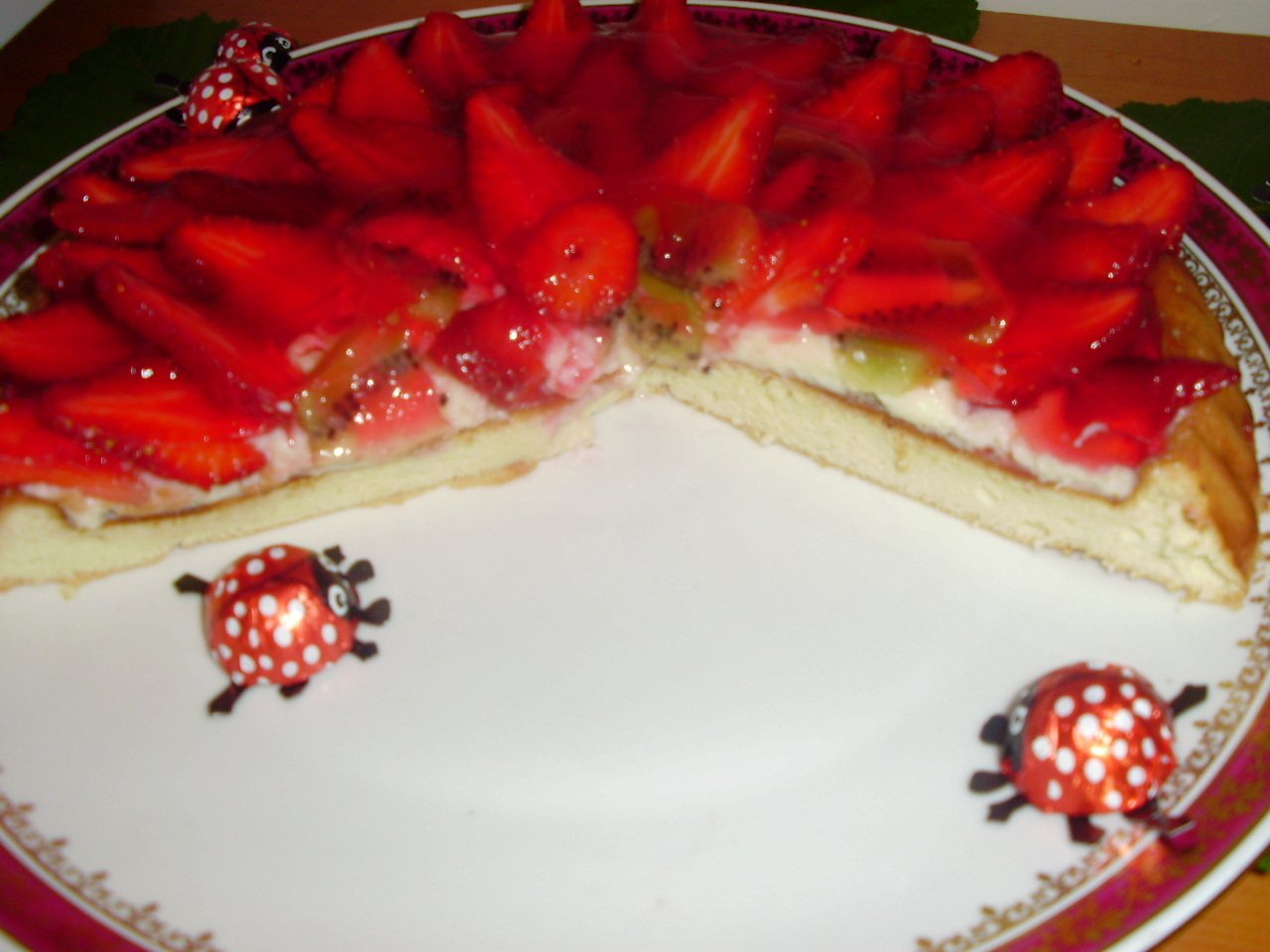 Rețetă de tartă de fructe cu blat de pandișpan