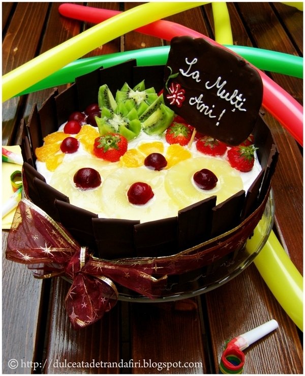 Tort cu fructe si ciocolata - Rețetă Petitchef