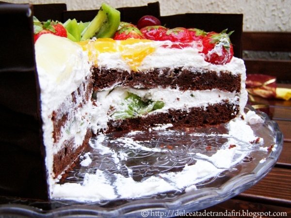 Tort cu fructe si ciocolata - Rețetă Petitchef