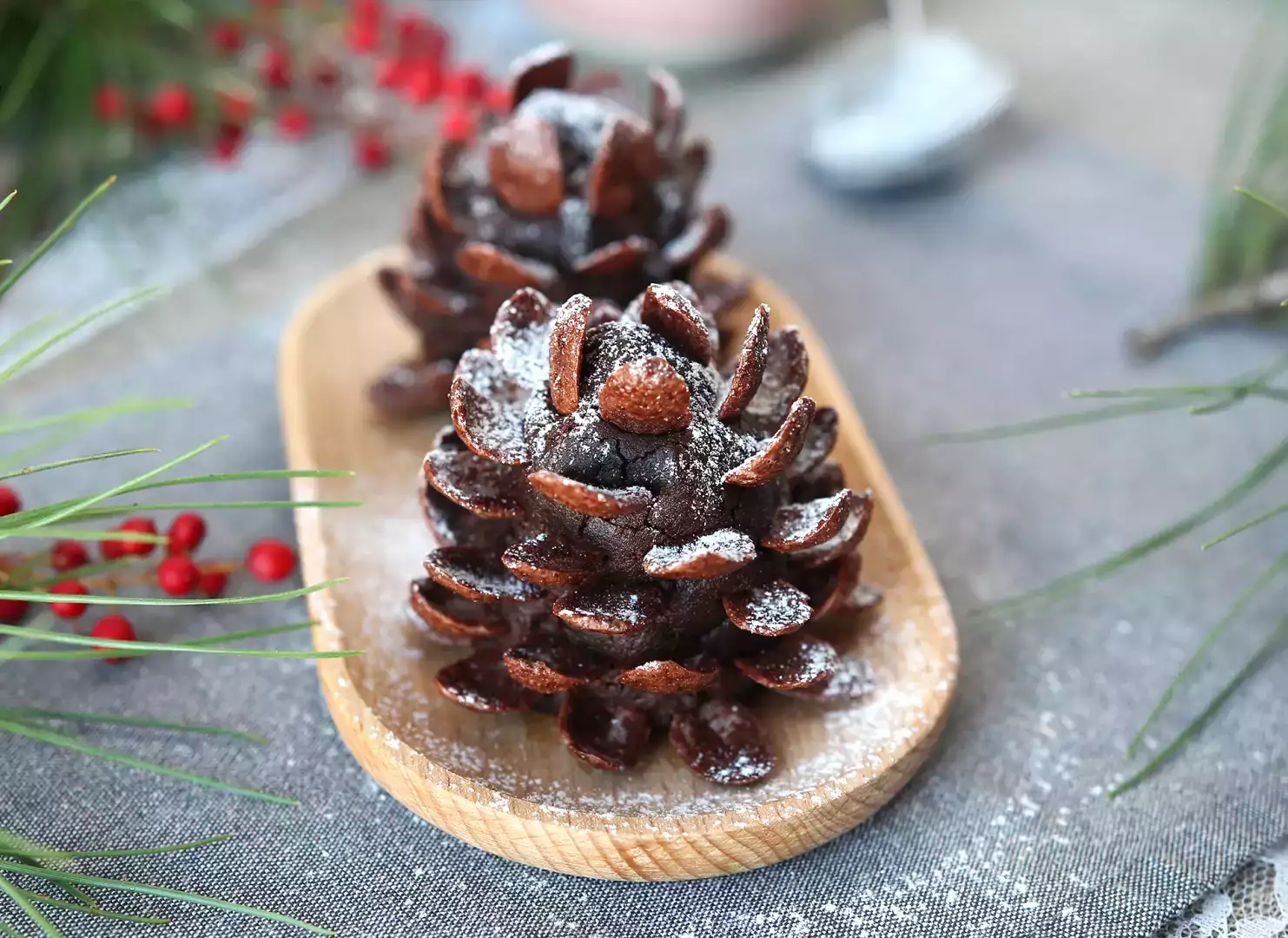 Transformă-ți brownie-ul într-un con de brad, de ciocolată!