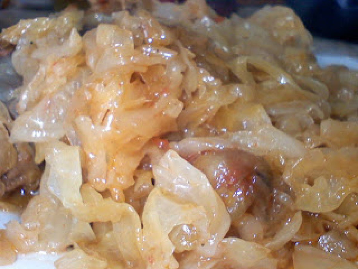 Varza (acra) calita cu carne de porc - Rețetă Petitchef