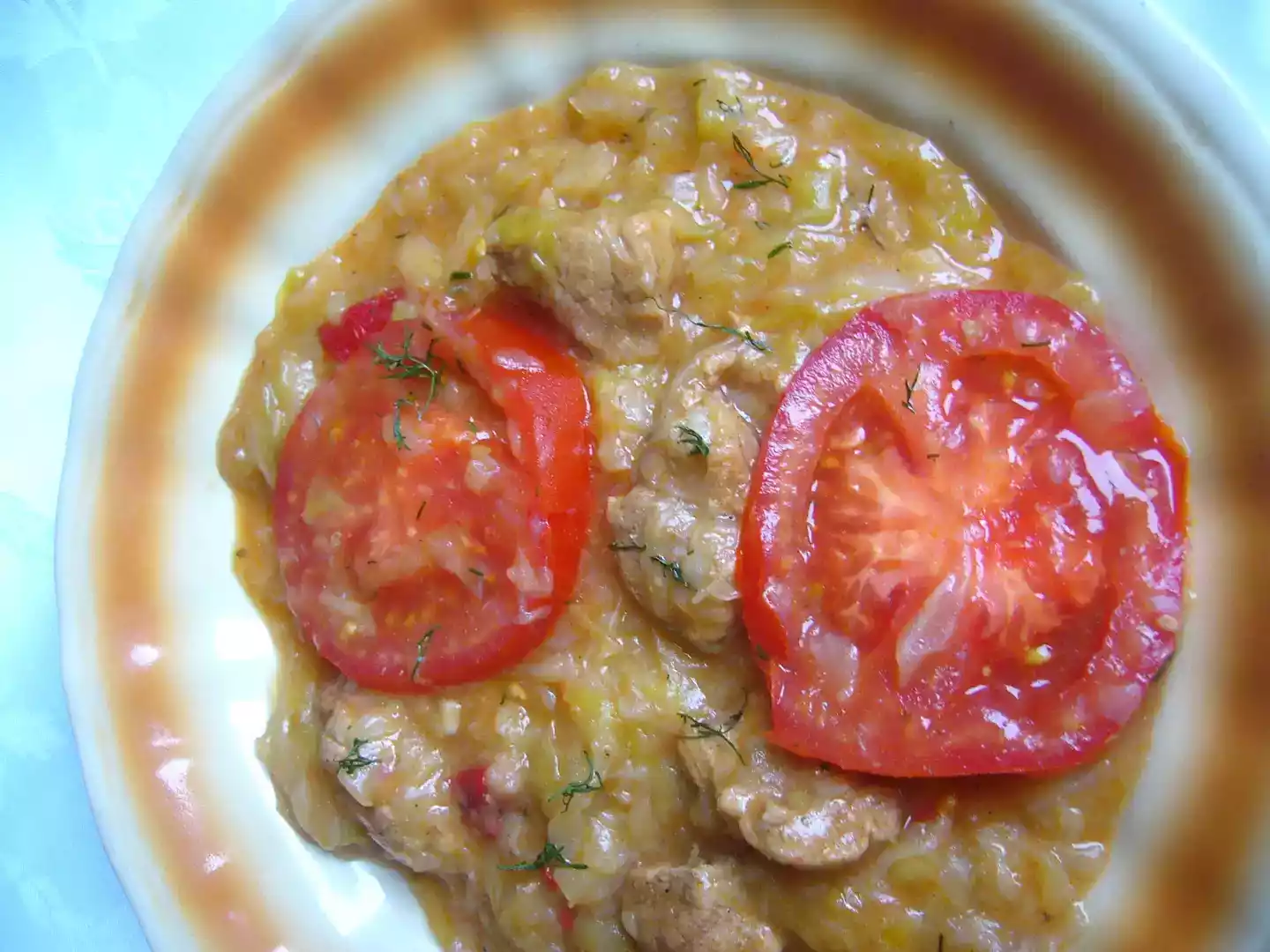 Rețetă de varză scăzută cu carne de porc delicioasă